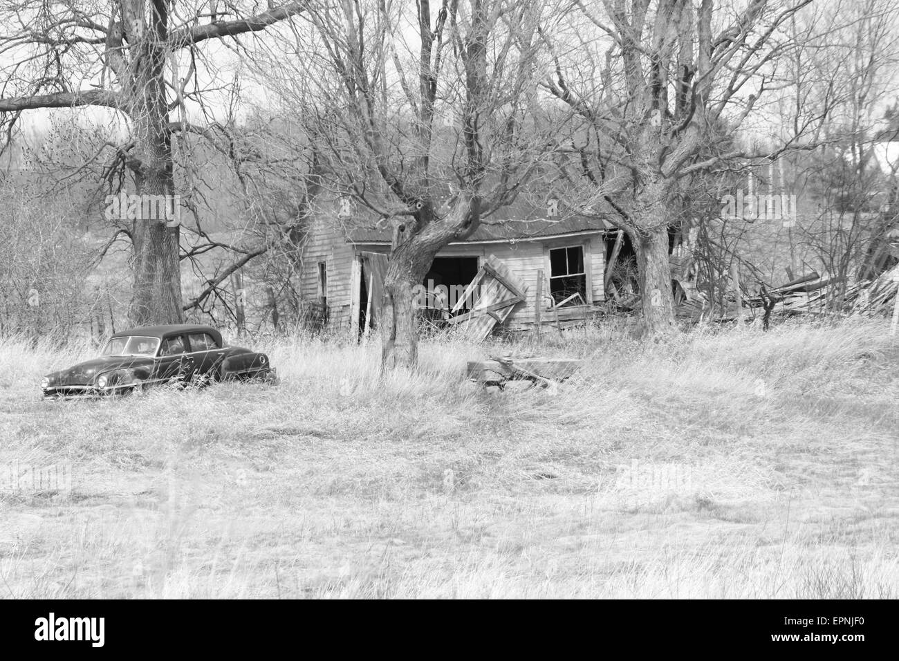 Old abandoned vintage car in Black and White Stock Photos & Images - Alamy