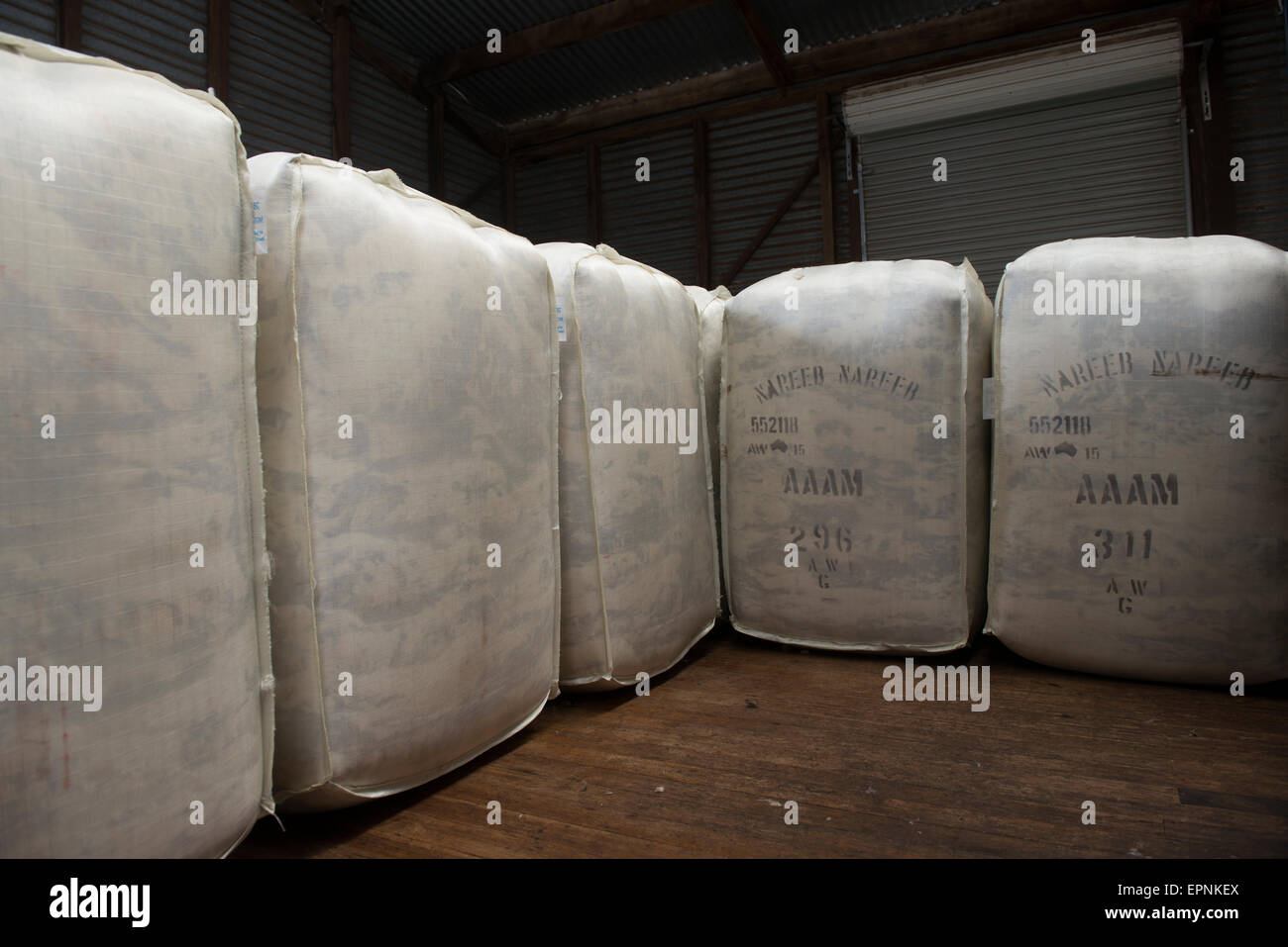 Wool bales hi-res stock photography and images - Alamy