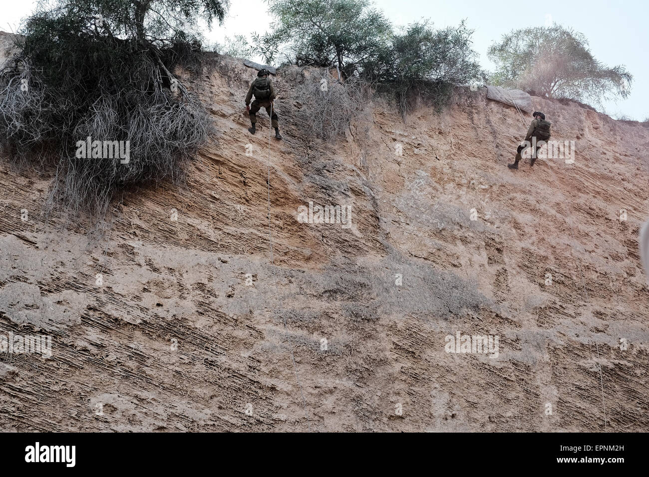 Israel. 19th May, 2015. IDF Unit 669 fighters demonstrate rappelling ...