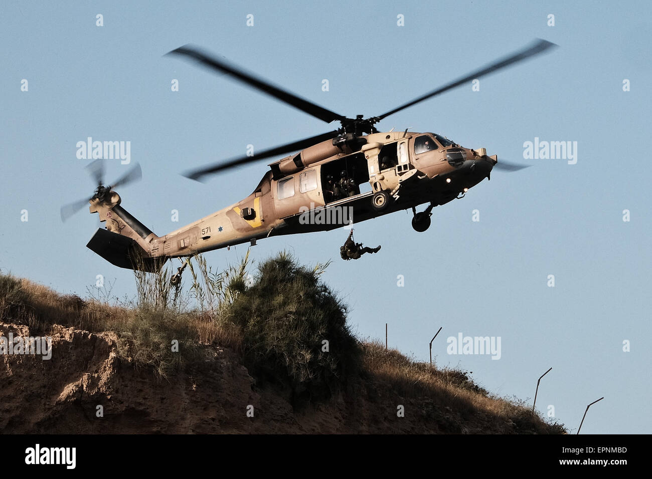 Israel. 19th May, 2015. IDF Unit 669 fighters demonstrate medical ...