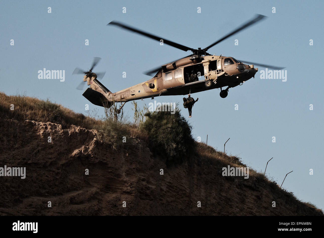 Israel. 19th May, 2015. IDF Unit 669 fighters demonstrate medical ...