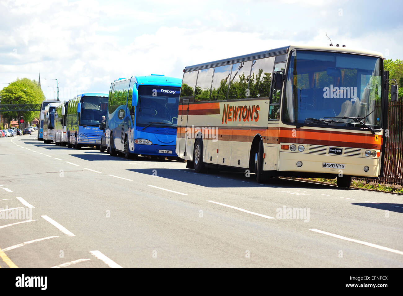 Parked tour buses hi-res stock photography and images - Alamy
