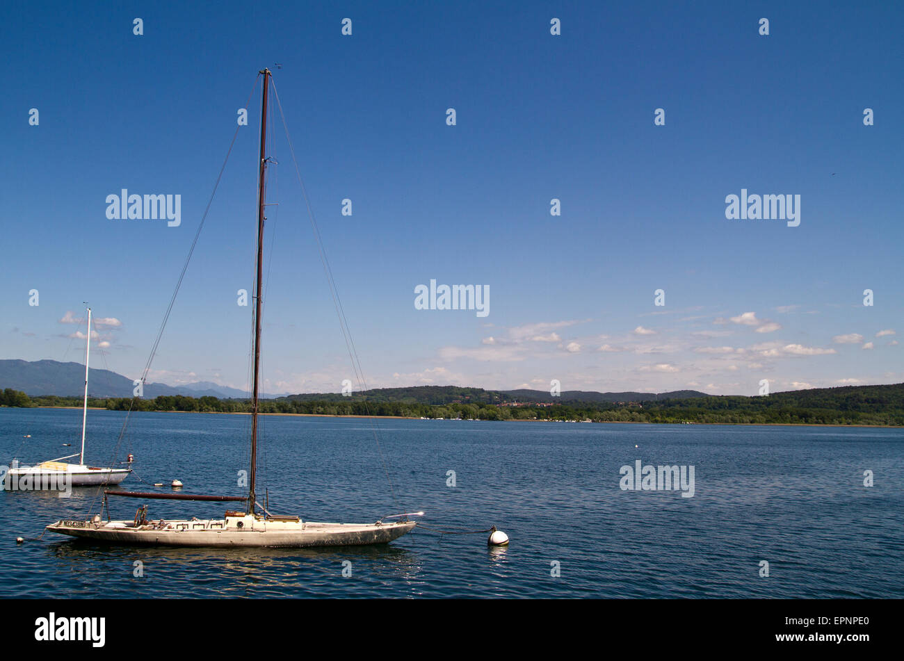 Boat on lake maggiore hi-res stock photography and images - Alamy