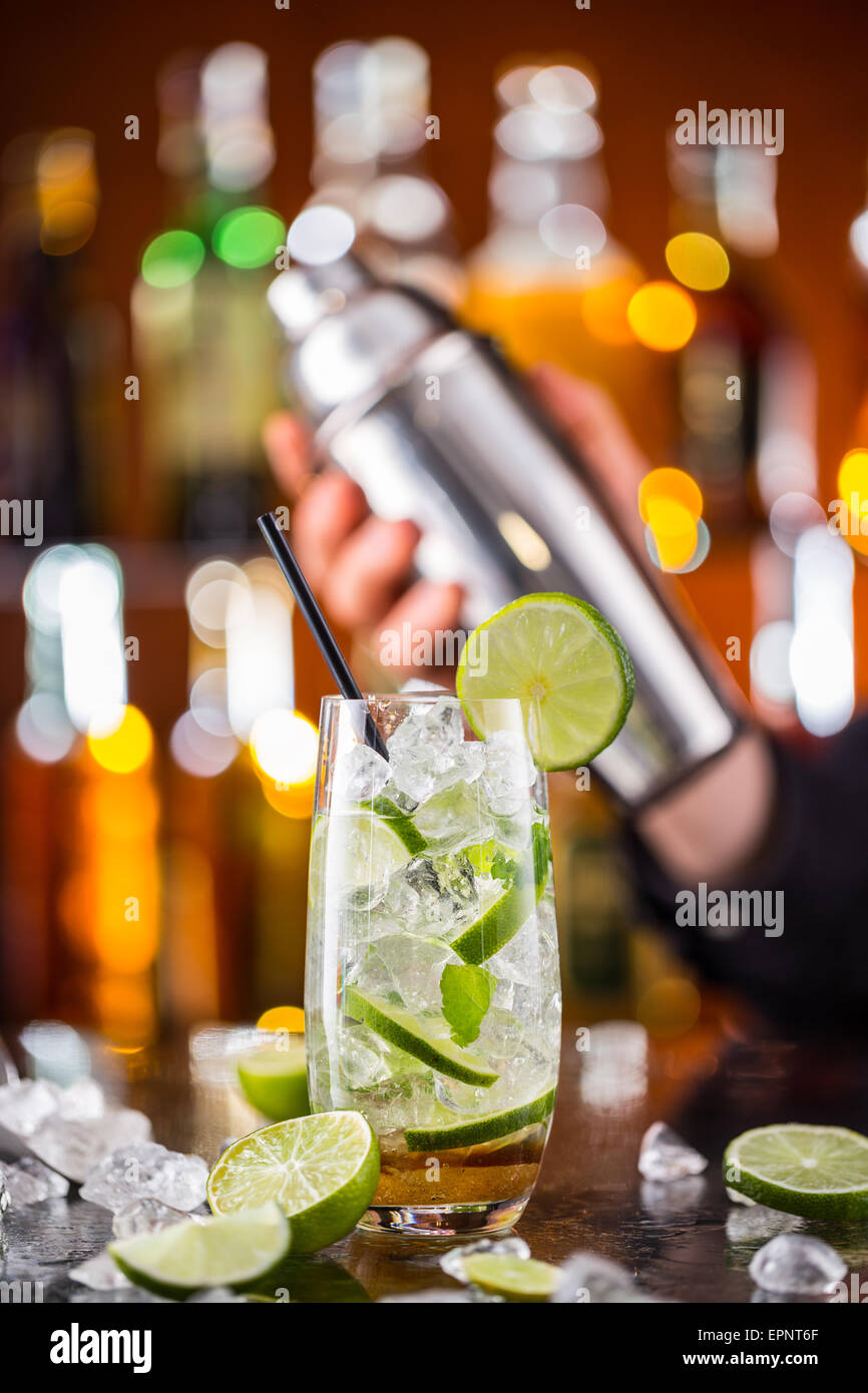 Cocktail bar background hi-res stock photography and images - Alamy