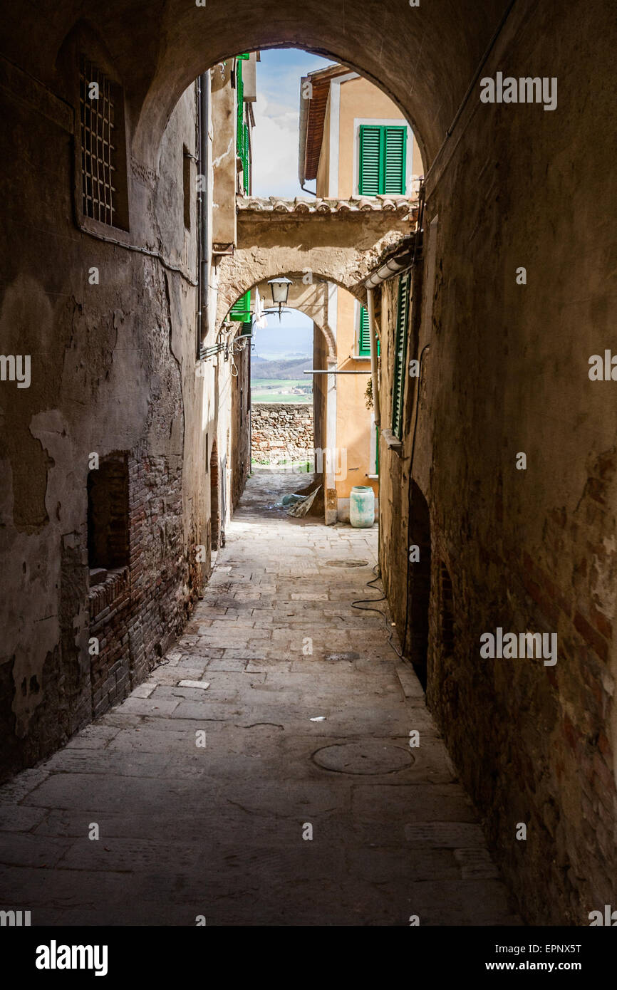 A narrow street in an old town in Tuscany, Italy Stock Photo - Alamy