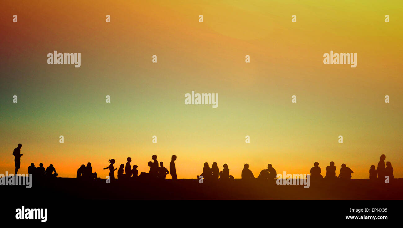 Silhouette of people sitting on the wall hi-res stock photography and ...