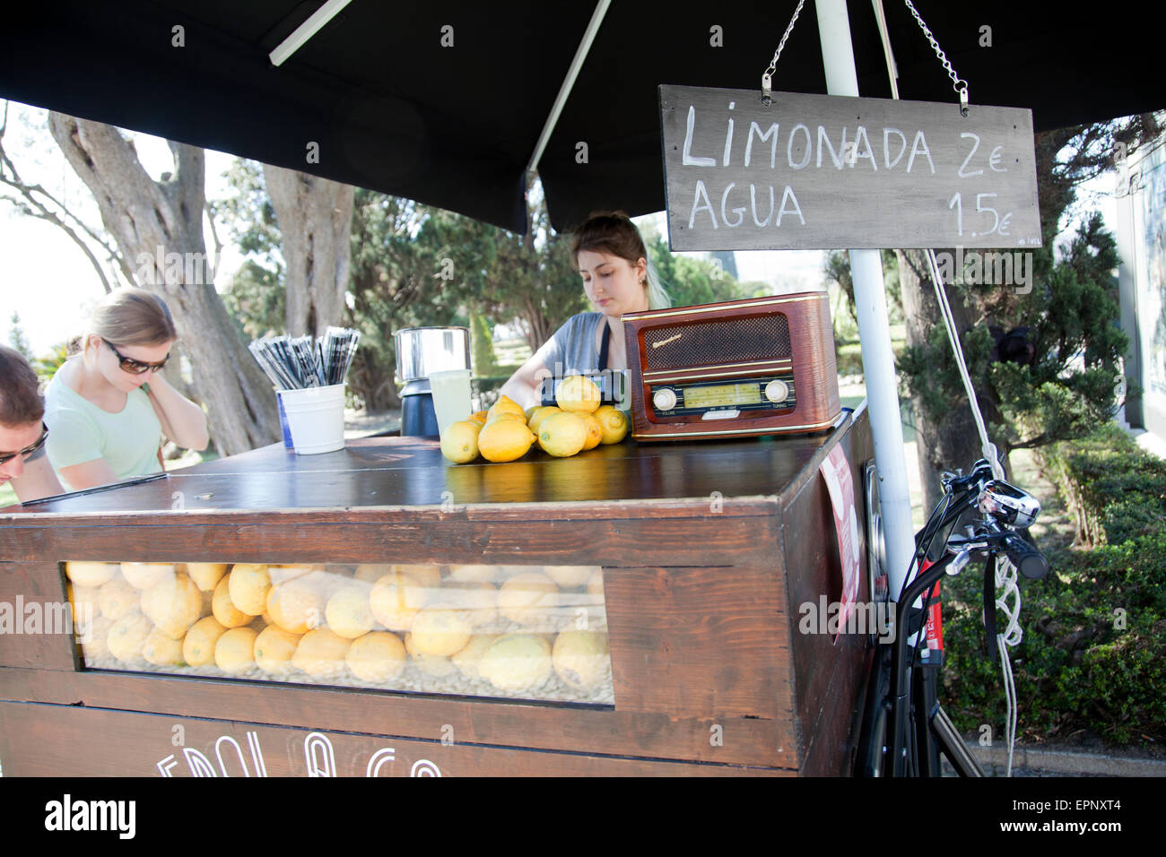 Lemonade stand hi-res stock photography and images - Alamy