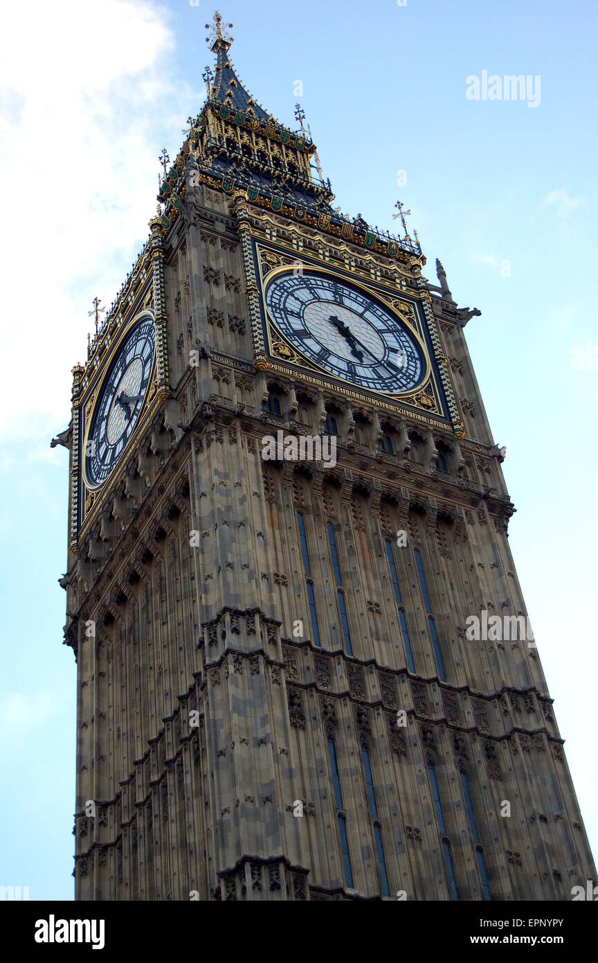 Elizabeth tower of london hi-res stock photography and images - Alamy