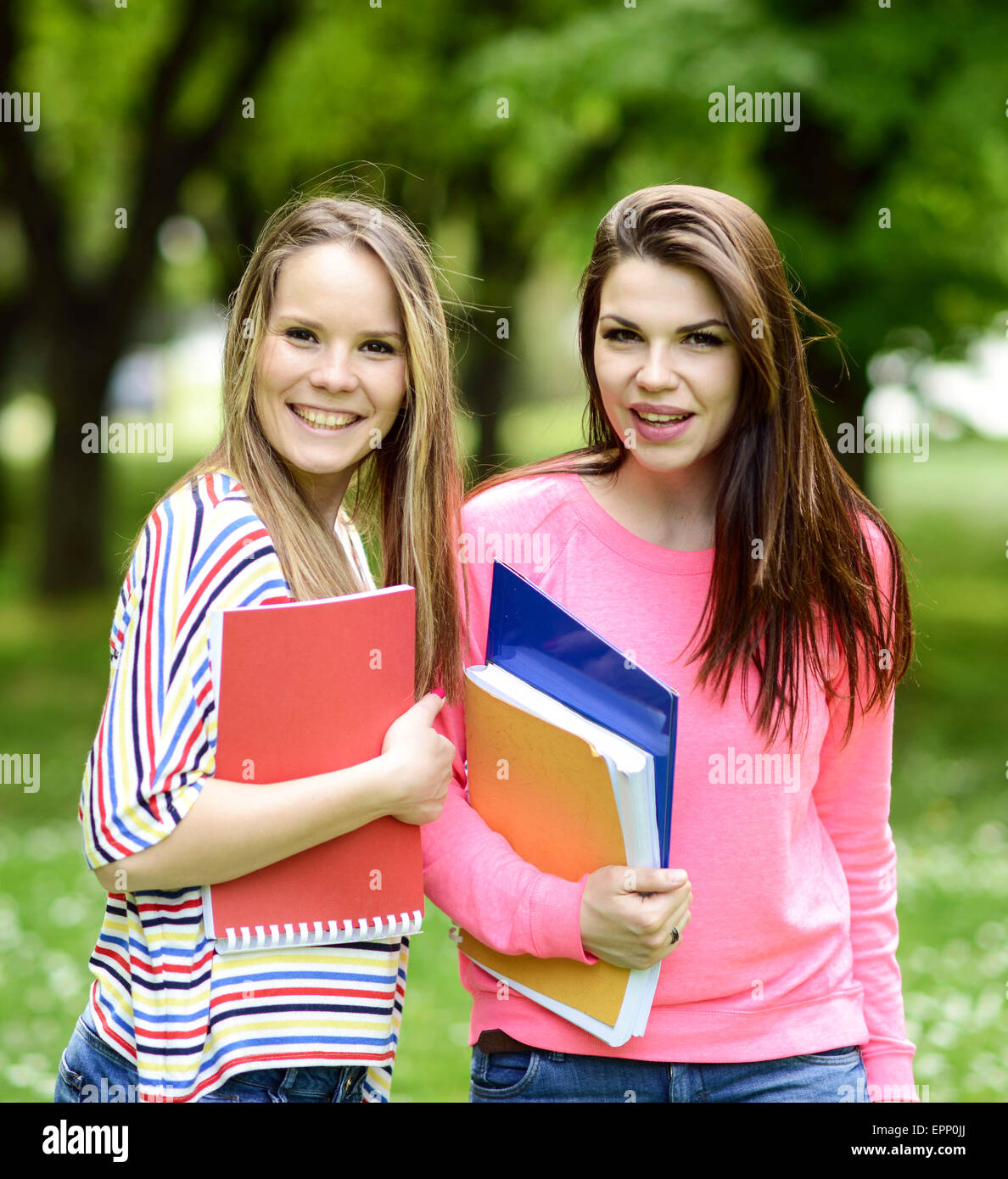 Happy students hi-res stock photography and images - Alamy