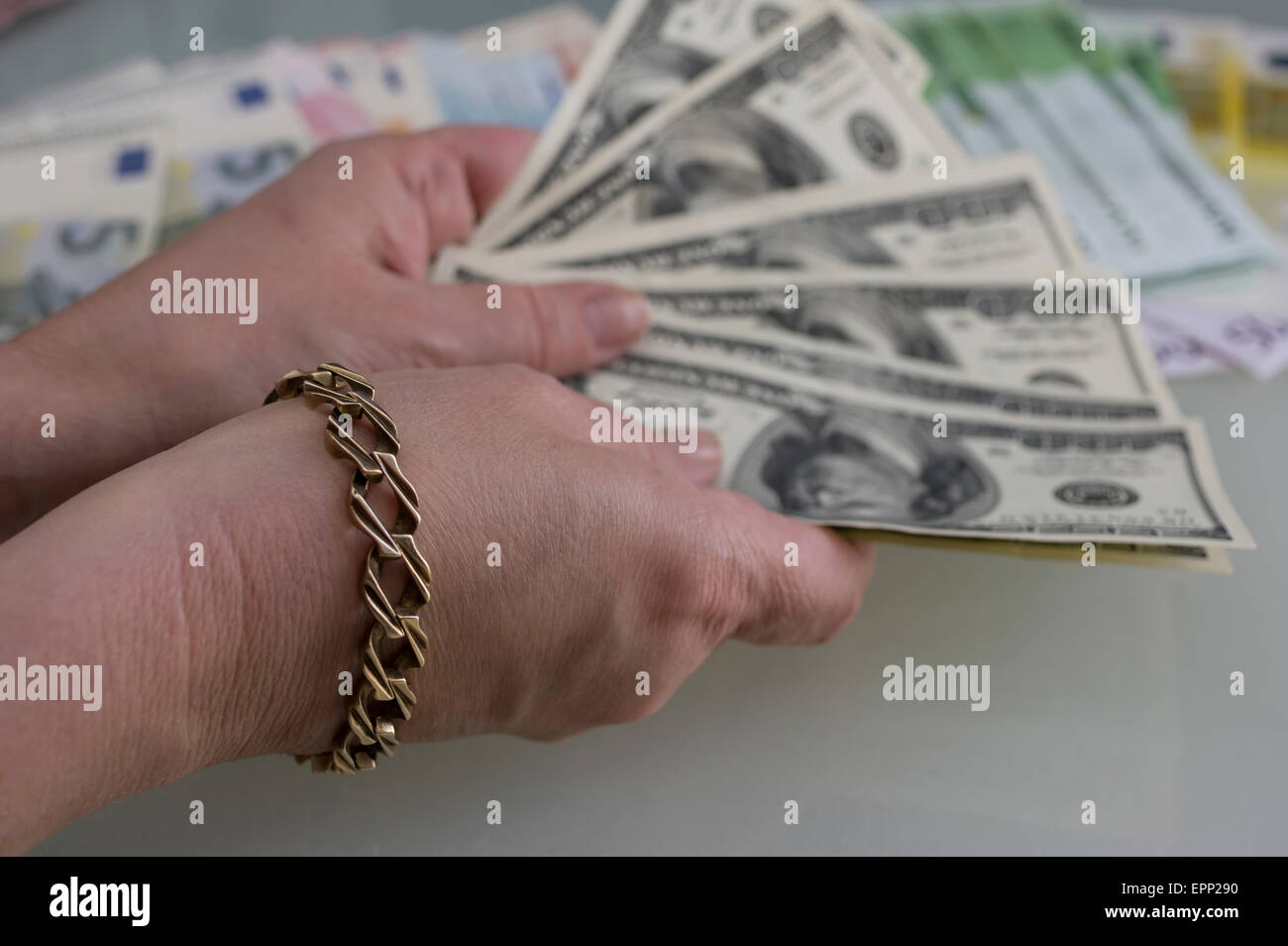 Human hands counting cash Stock Photo - Alamy