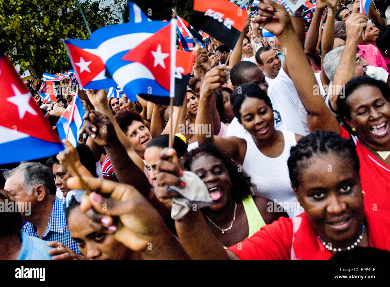 Hundreds of Cubans wave the national flags and express support for the ...