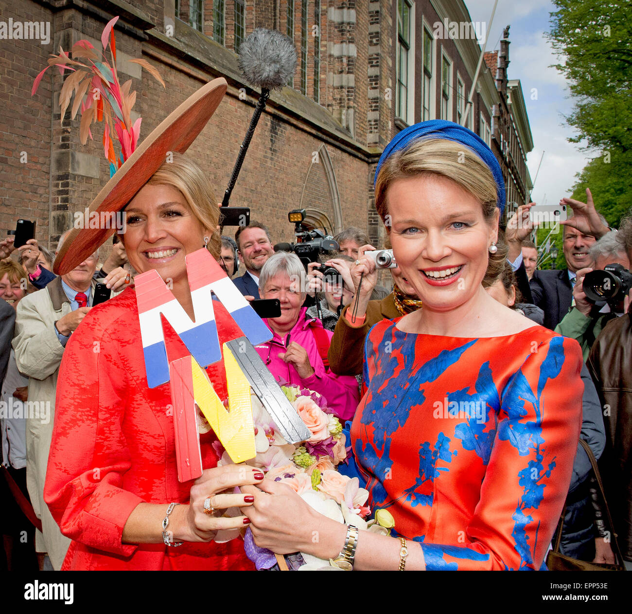 The Hague, The Netherlands. 20th May, 2015. Belgian Queen Mathilde (R) and Dutch Queen Maxima ...