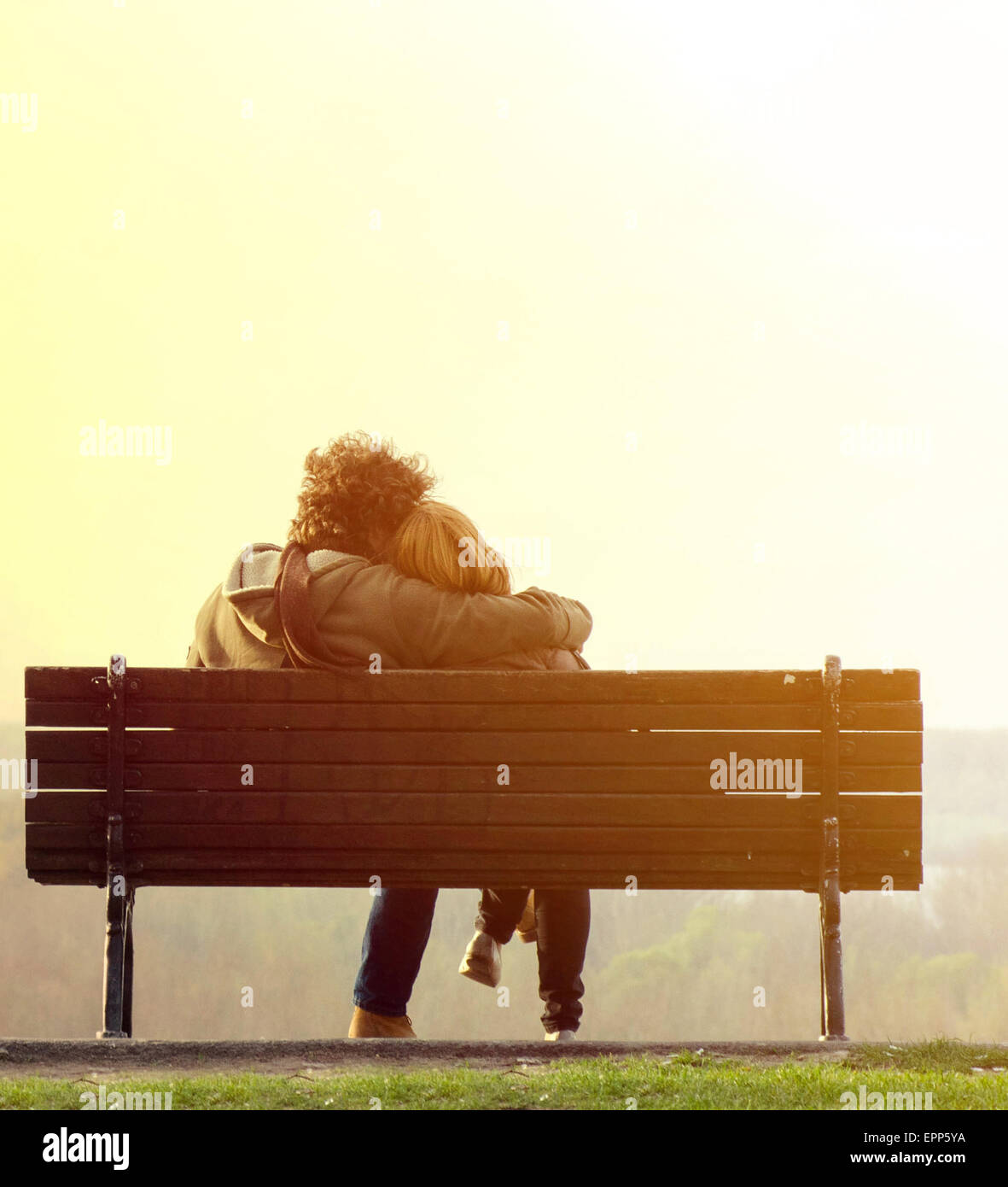 Romantic couple on bench Stock Photo - Alamy