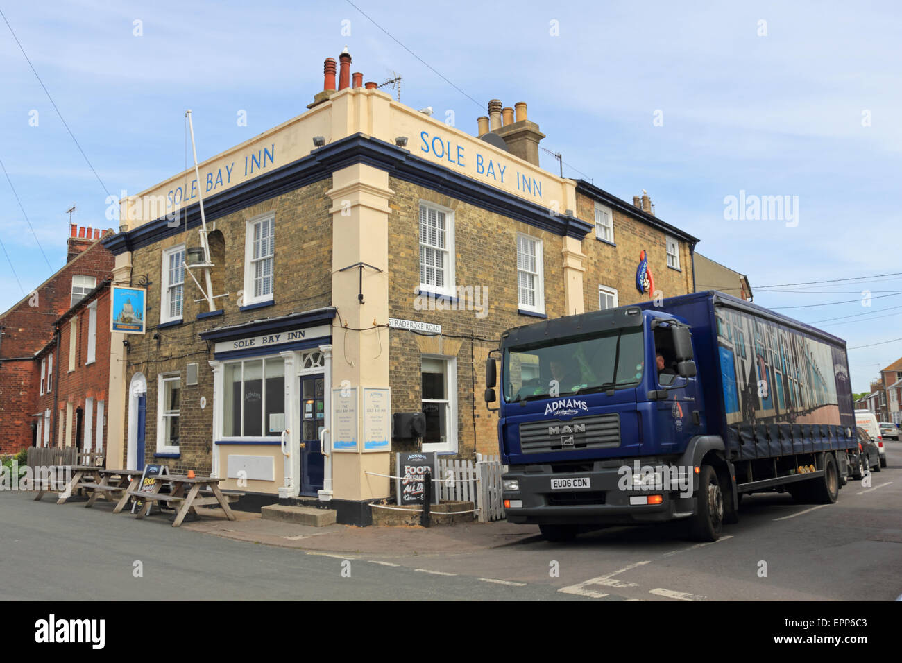Adnams delivery lorry at the Sole Bay Inn pub at Southwold, Suffolk ...