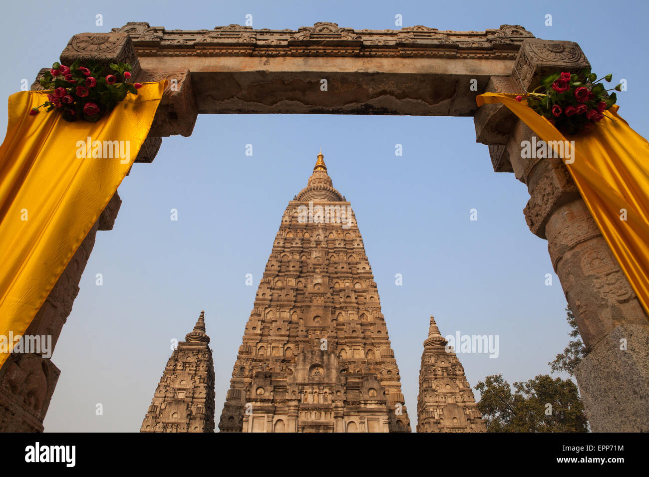 The Mahabodhi Temple Complex in Bodhgaya Stock Photo - Alamy