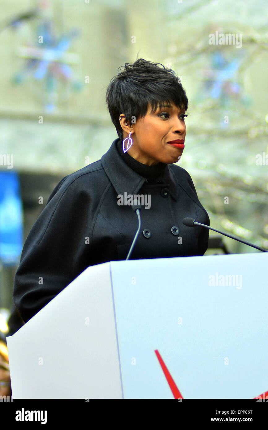 Jennifer Hudson launches the new Verizon Destination Store on Chicago's ...