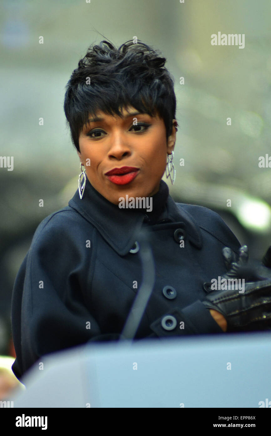 Jennifer Hudson launches the new Verizon Destination Store on Chicago's ...