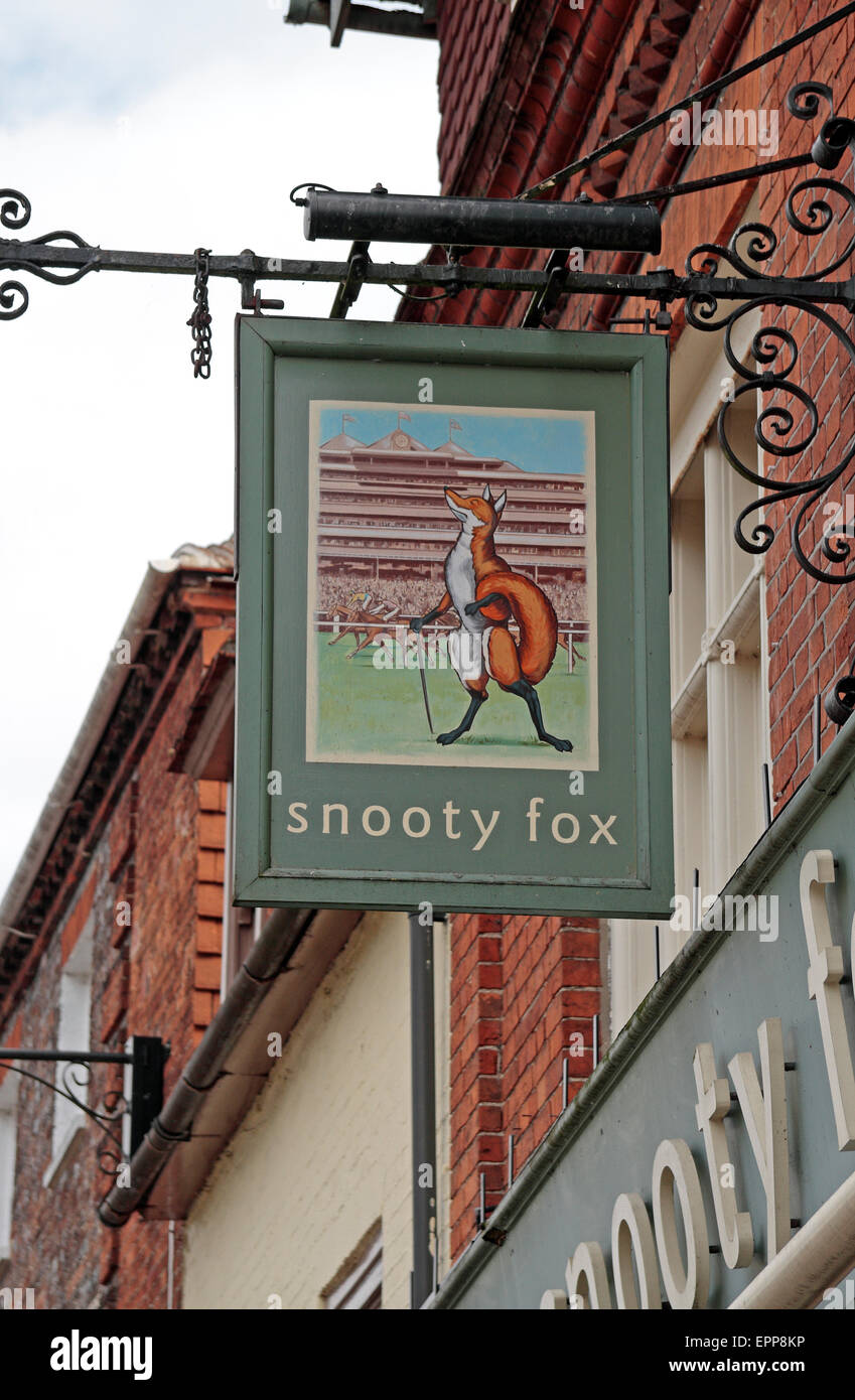 Sign above the "Snooty Fox" public house in Newbury, Berkshire, UK ...