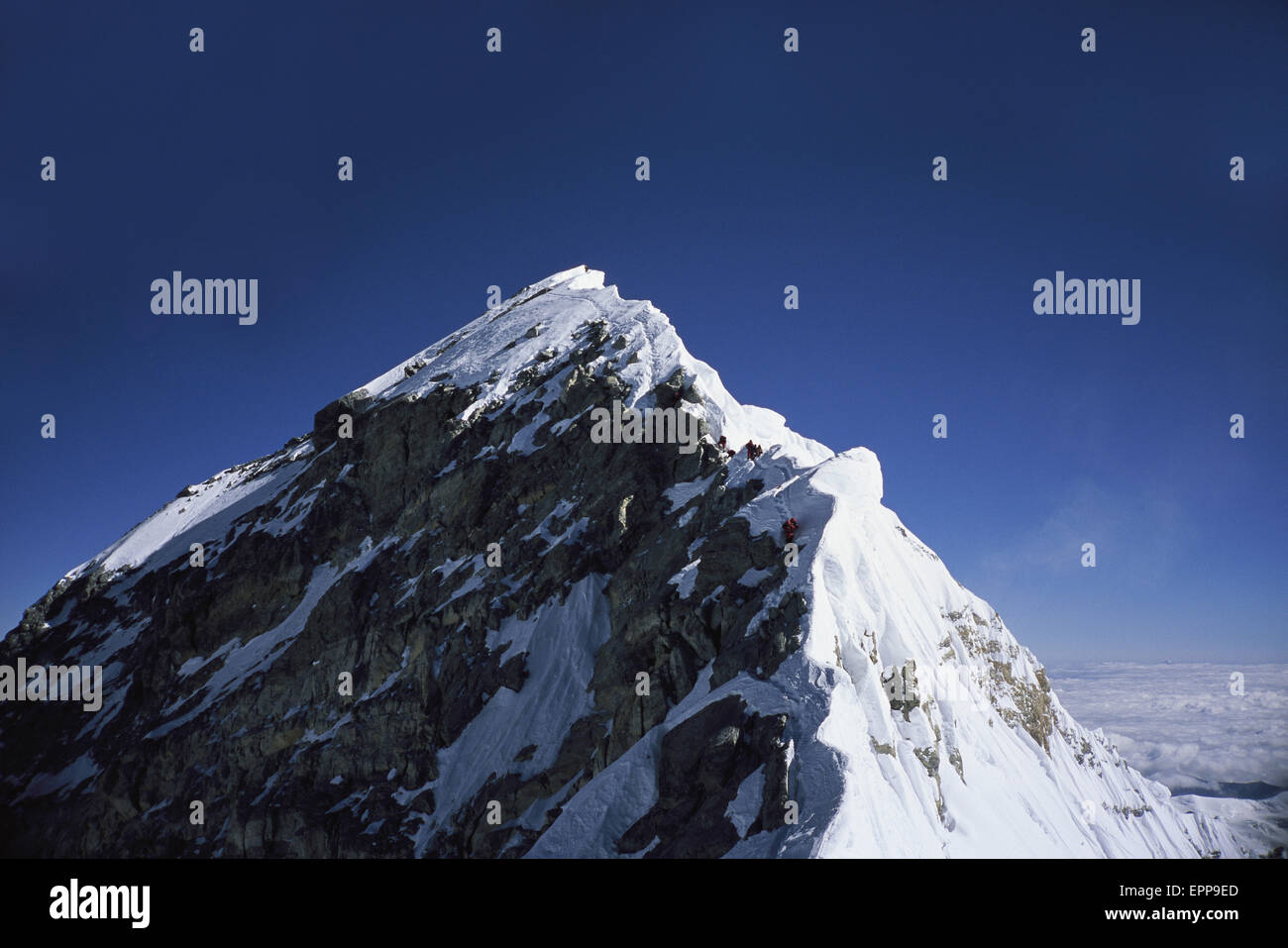 The summit of Everest seen from the south summit Stock Photo - Alamy