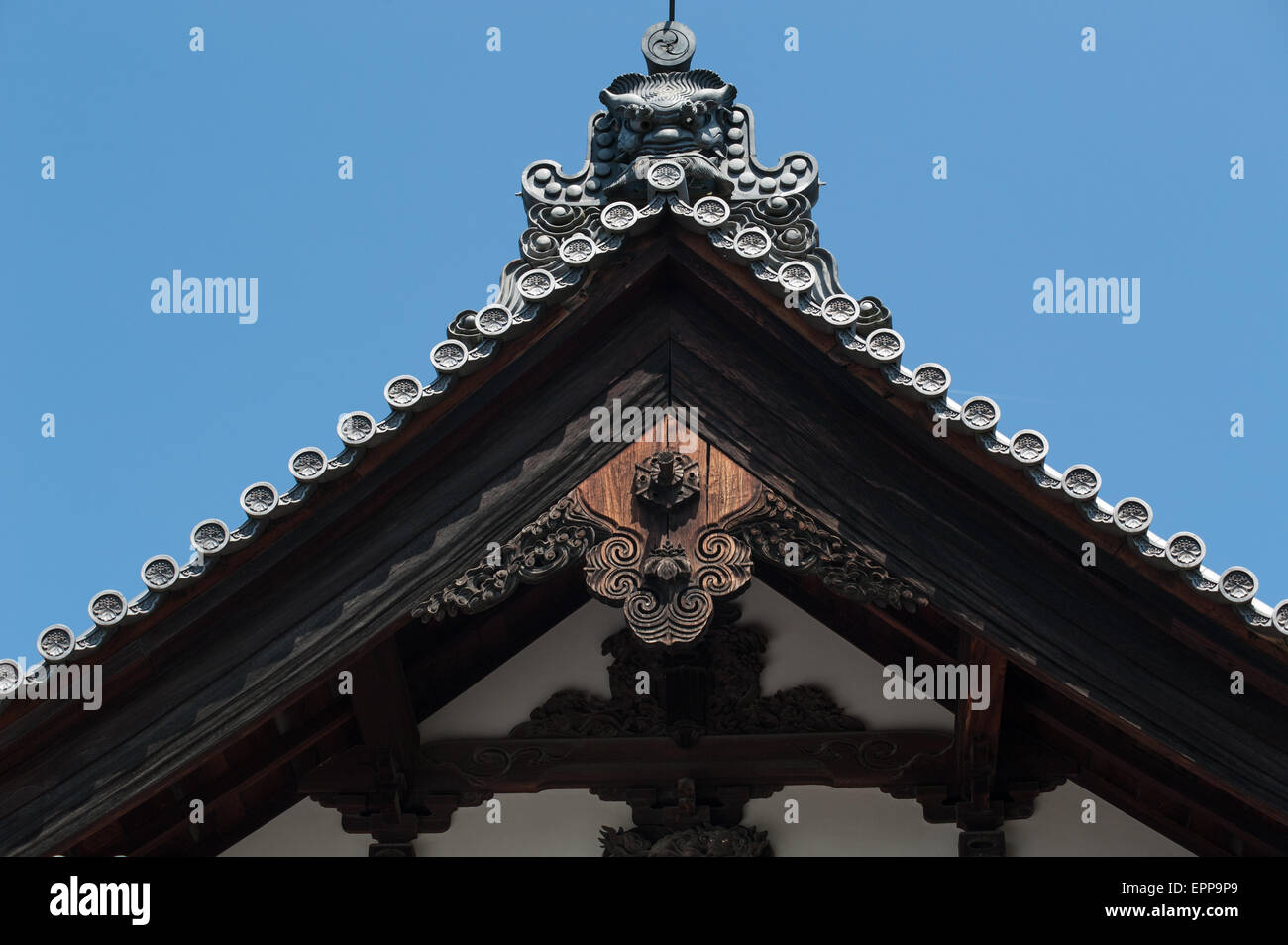 Japanese temple roof hi-res stock photography and images - Alamy