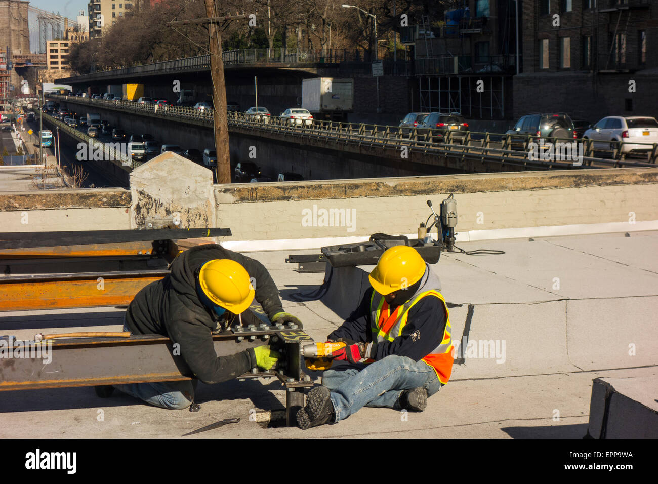 Brooklyn bridge construction workers hi-res stock photography and ...