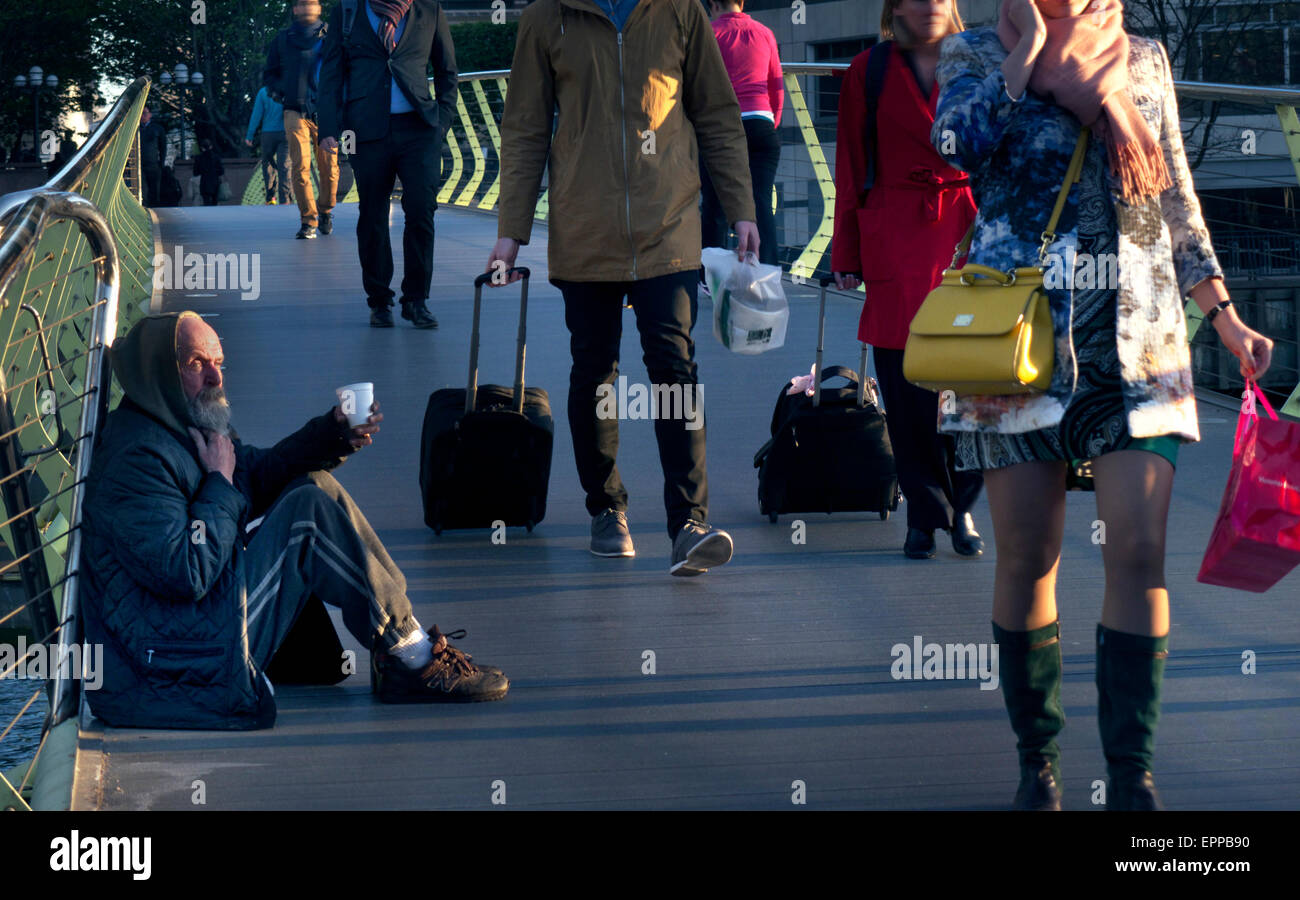 Homeless man begging for money hi-res stock photography and images - Alamy
