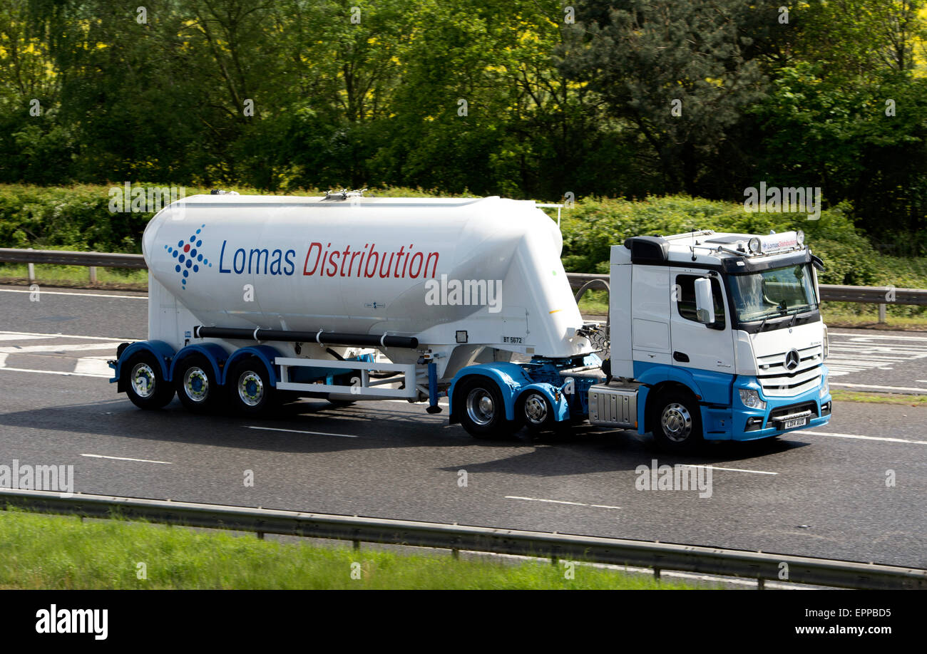 Lomas Distribution tanker lorry on M40 motorway, Warwickshire, UK Stock ...
