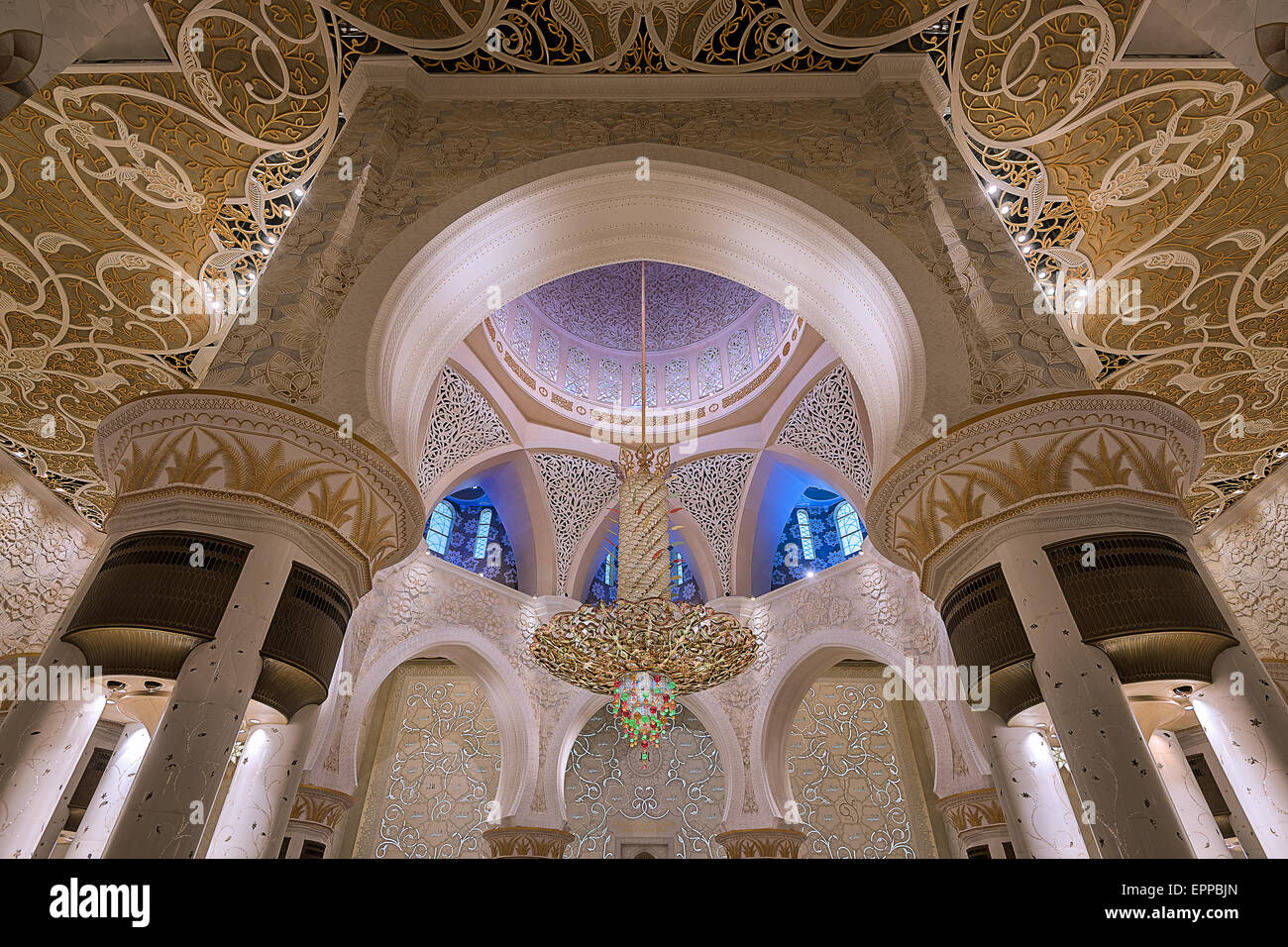 Inside the Sheikh Zayed Grand Mosque Stock Photo - Alamy