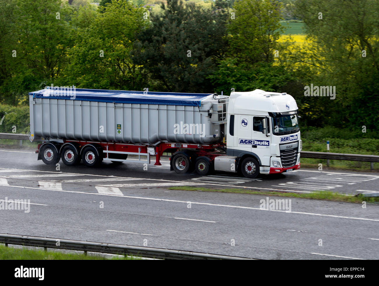 AGRIbulk lorry leaving M40 motorway, Warwickshire, UK Stock Photo - Alamy