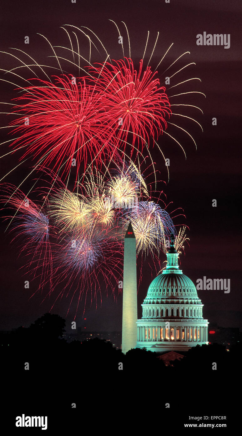 Washington DC. July 4th 1993 Fireworks light up the skies over the US ...