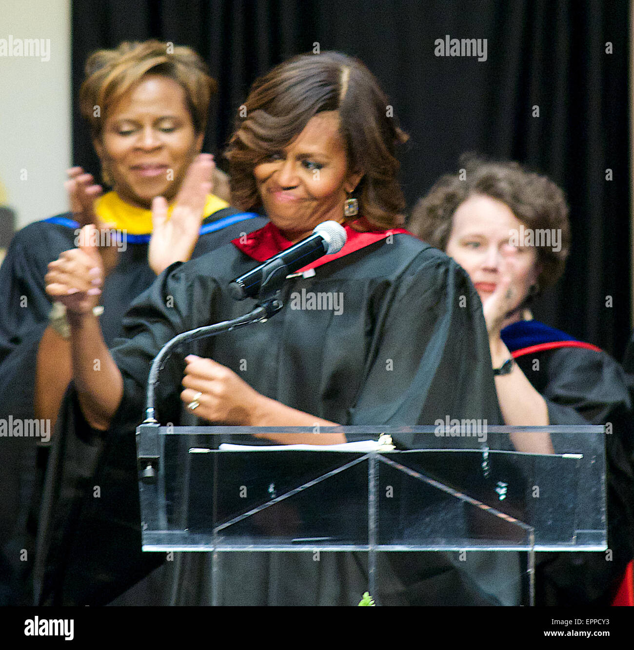 High school graduating class america hi-res stock photography and ...