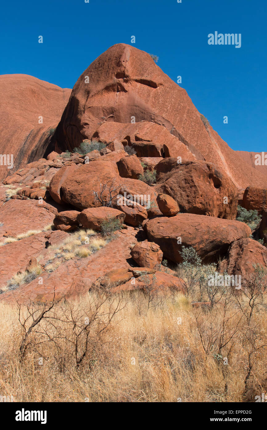 Rock formation at the side of Uluru (Ayer's Rock), Northern Territory ...