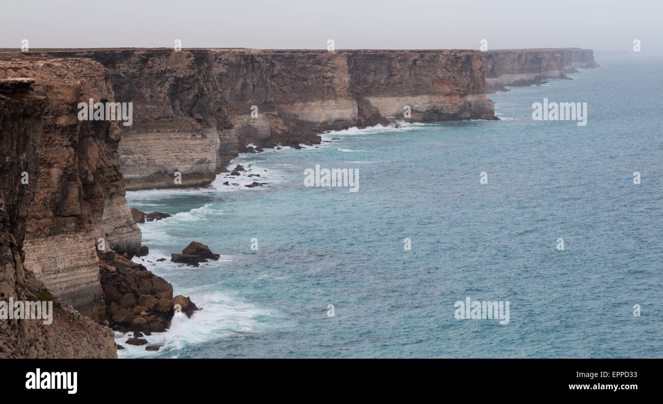 tall, unstable sea cliffs in the Nullabor Desert, South Australia Stock ...