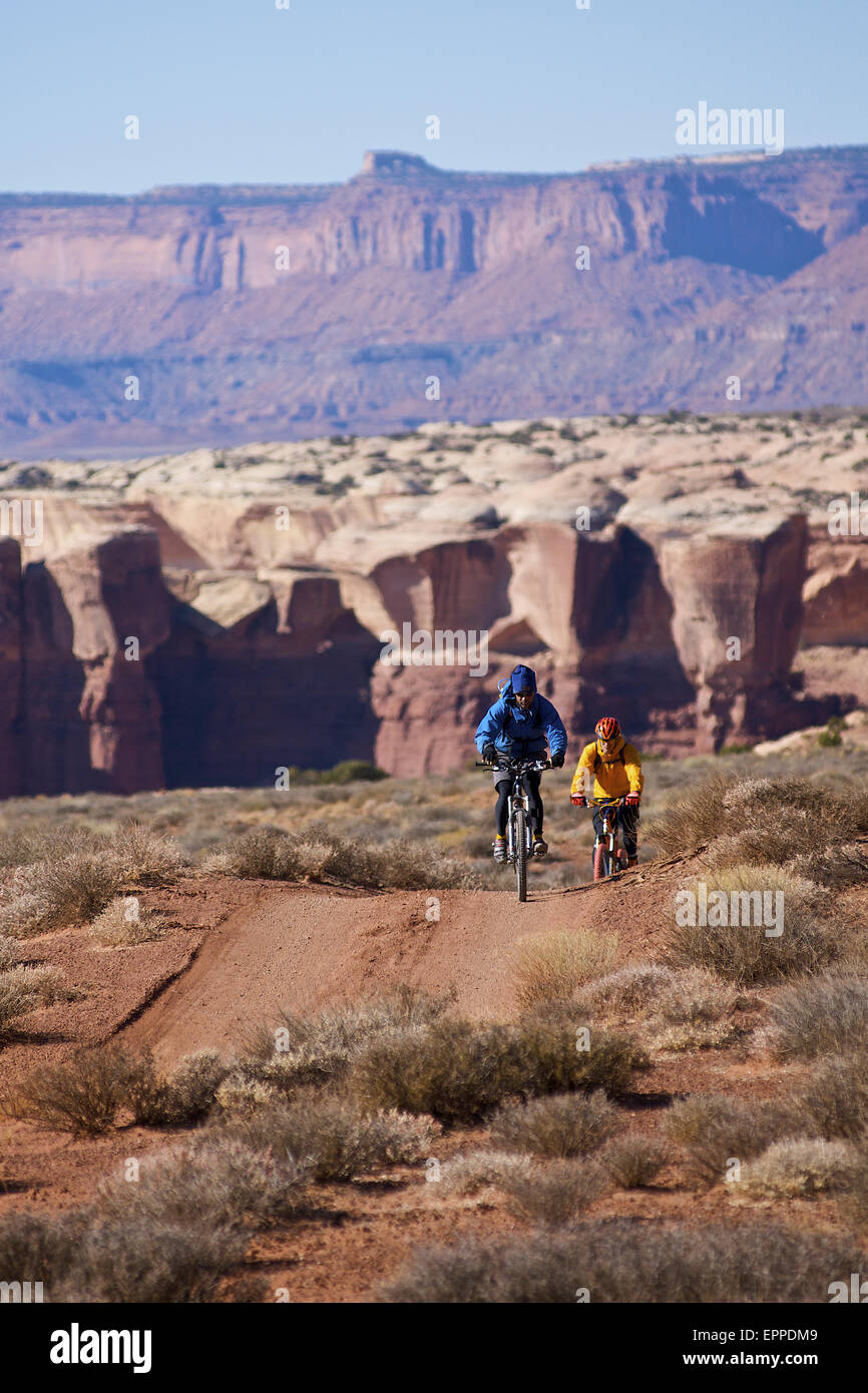 Two men mountain biking in the desert Stock Photo - Alamy