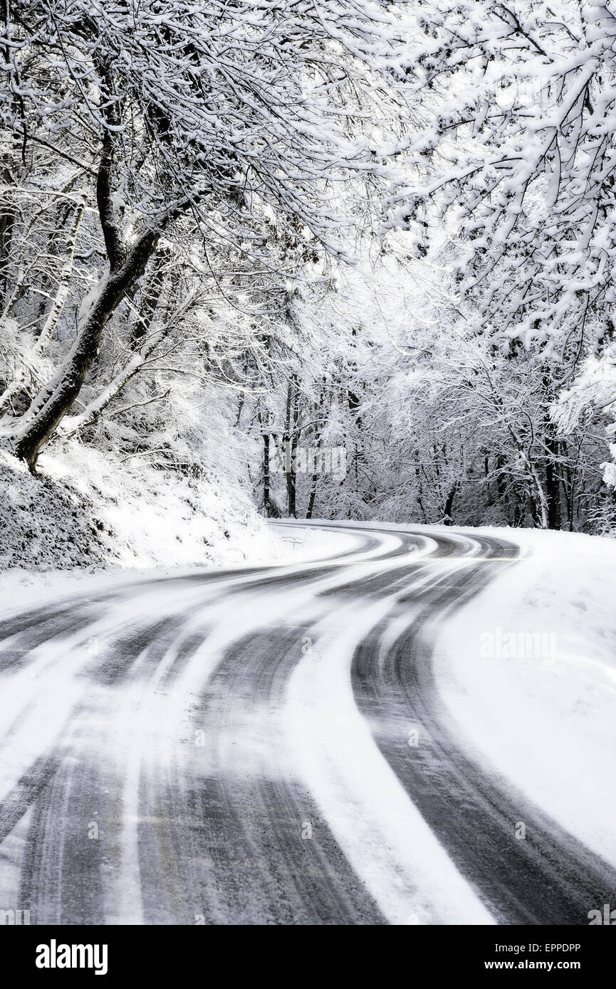 Snowy Road in Hood River Oregon Stock Photo - Alamy