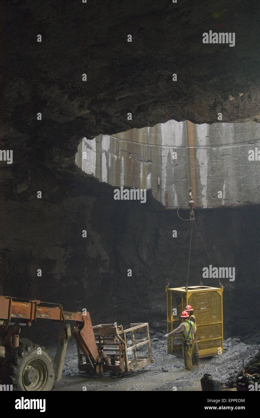 Tunnel workers hi-res stock photography and images - Alamy