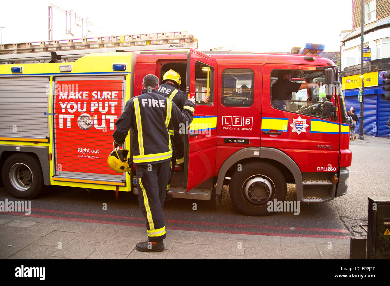Fireman uk hi-res stock photography and images - Alamy