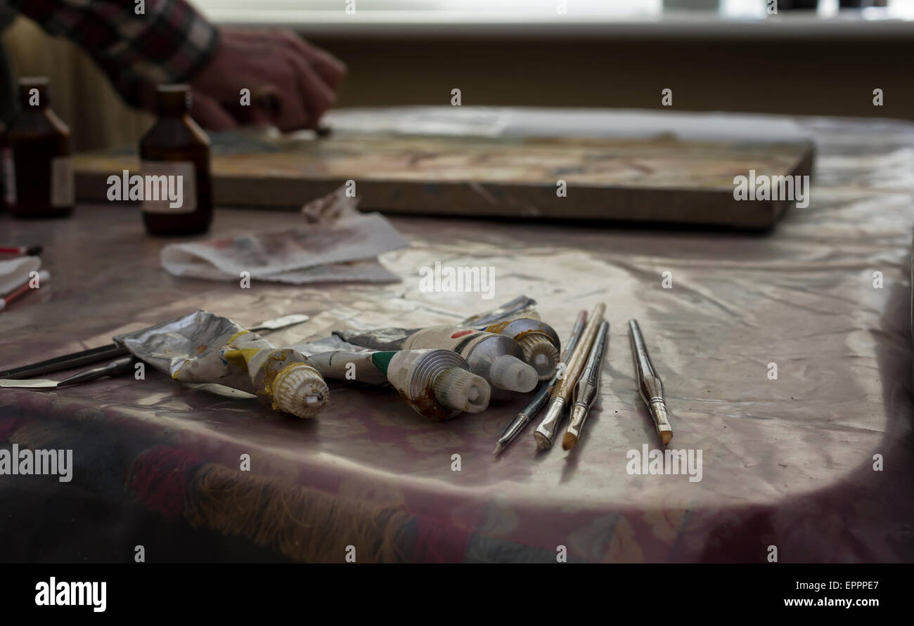 Artist working in his studio hi-res stock photography and images - Alamy