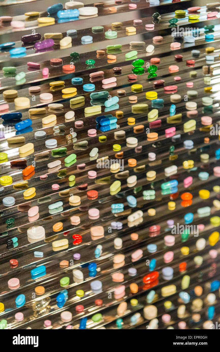 Pill art damien hirst hi-res stock photography and images - Alamy