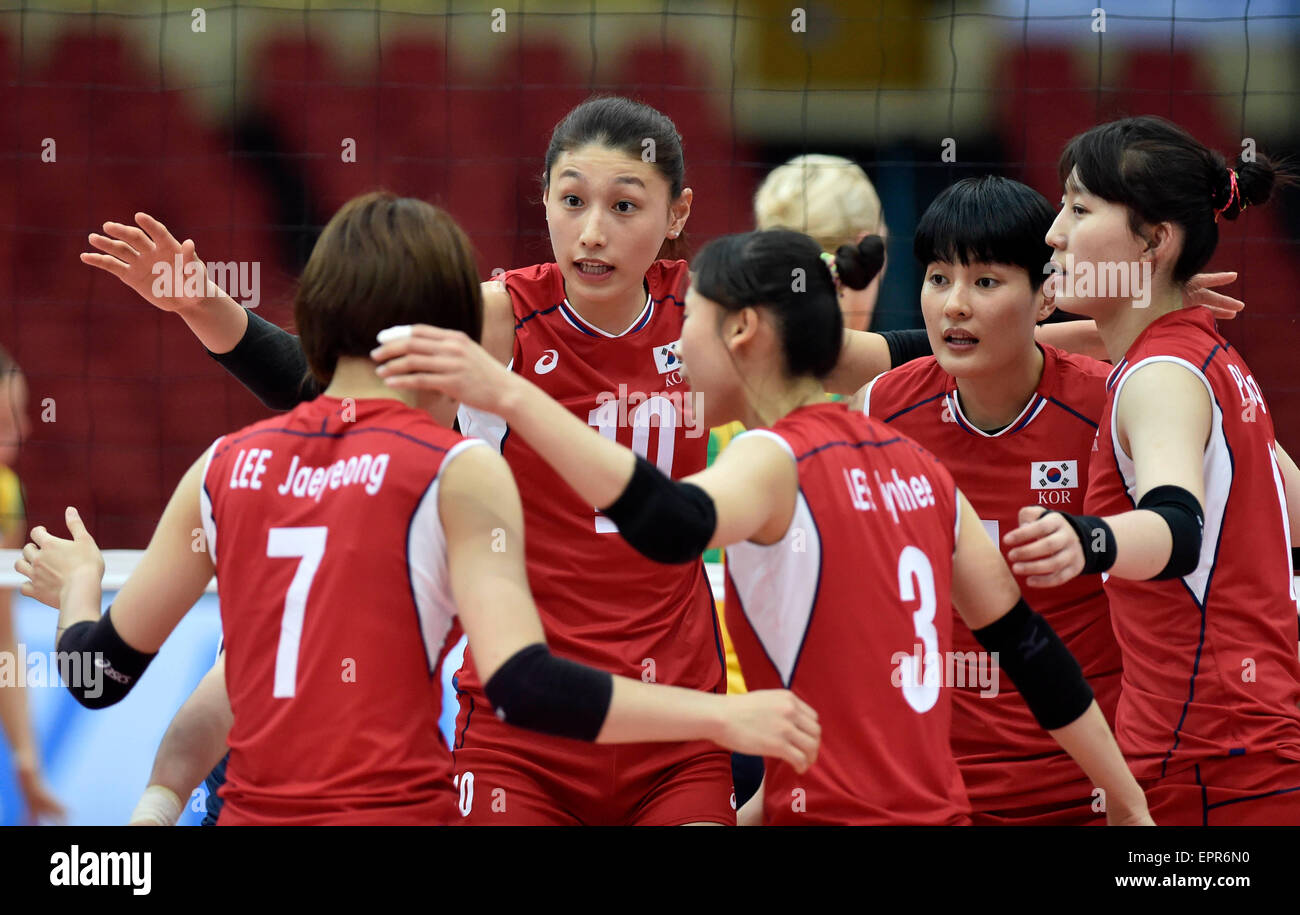 Tianjin, China. 21st May, 2015. Kim Yeonkoung (2nd L) of South Korea ...