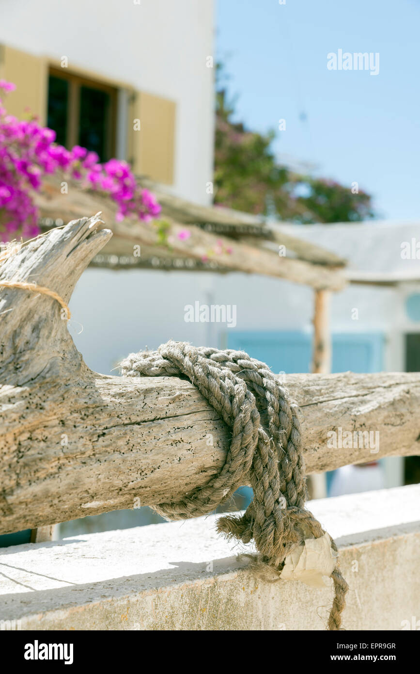 Rope around wood hi-res stock photography and images - Alamy