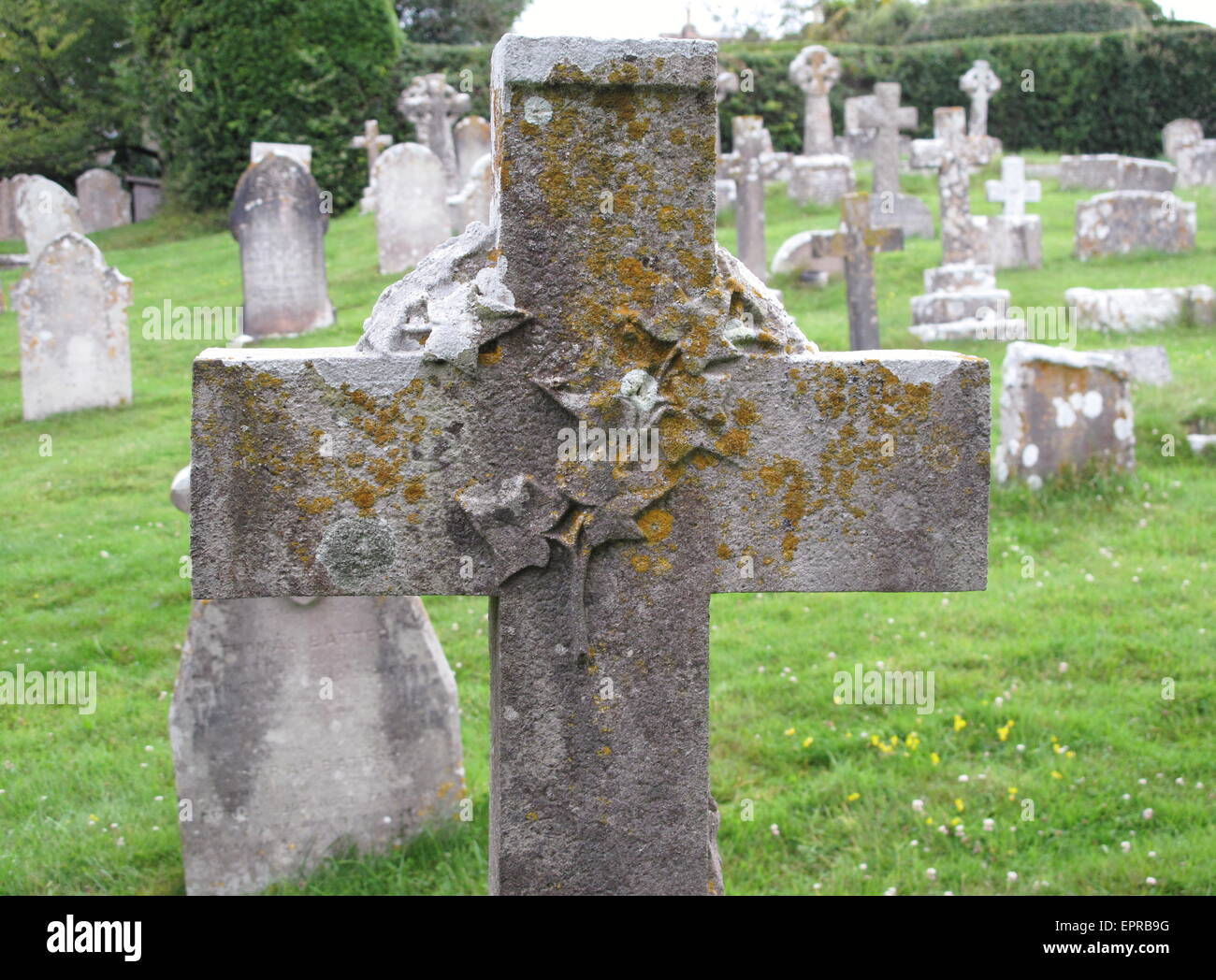 St nicholas church old graveyard hi-res stock photography and images ...
