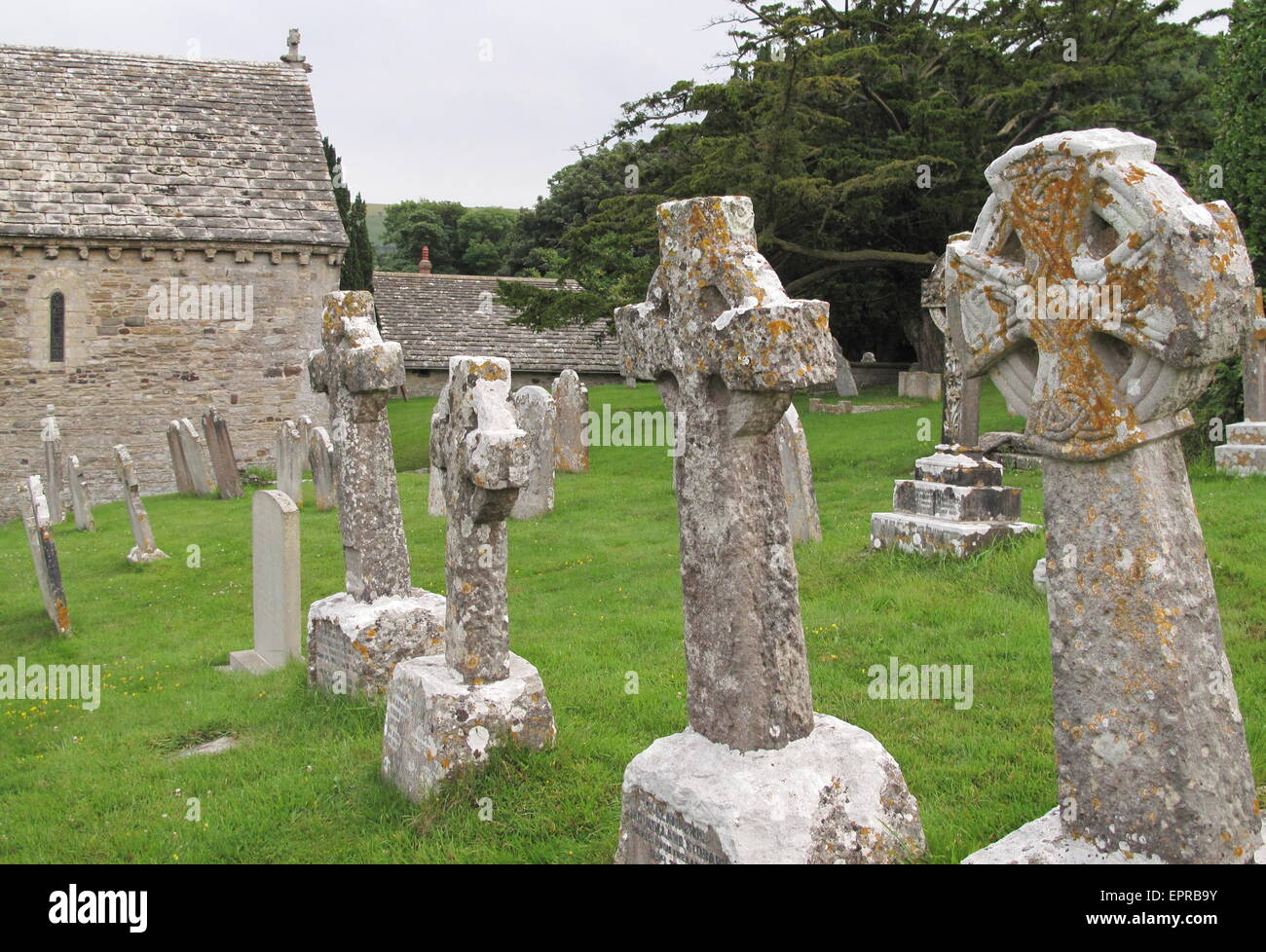Headstones norman church hi-res stock photography and images - Alamy