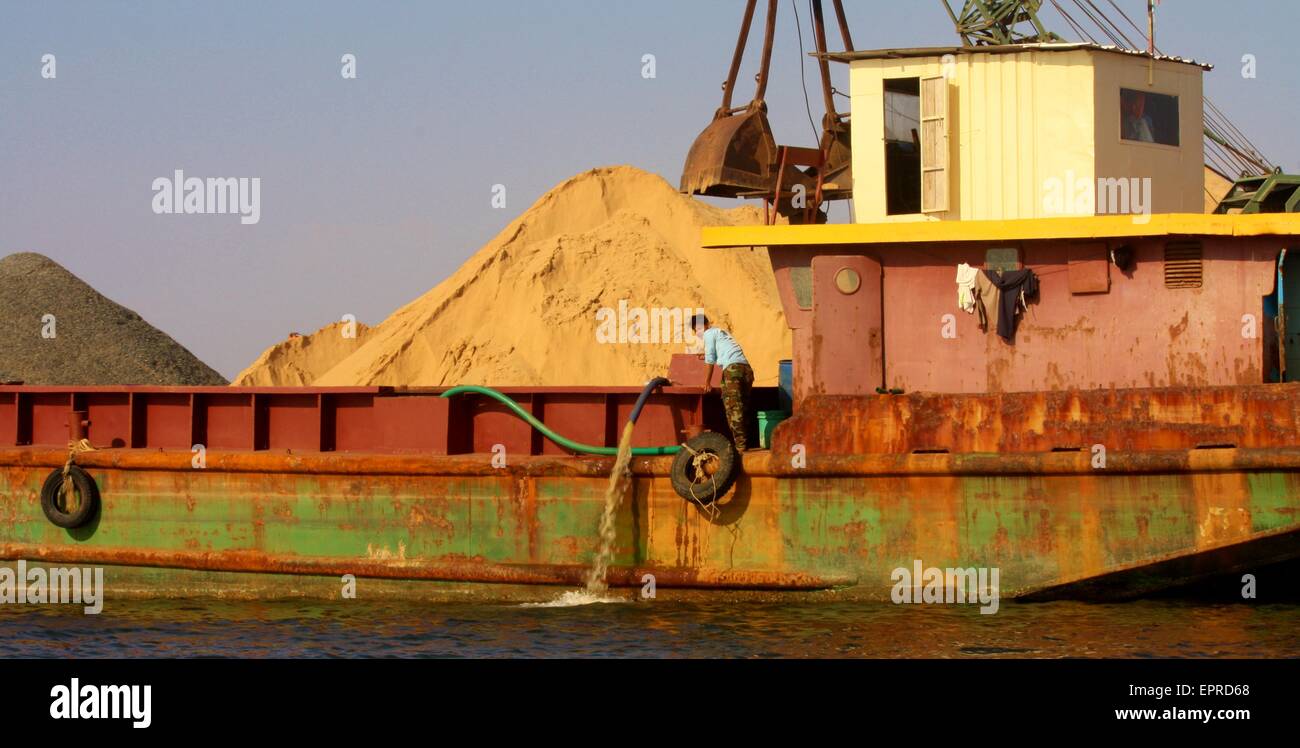 Pumping out the barge Stock Photo - Alamy
