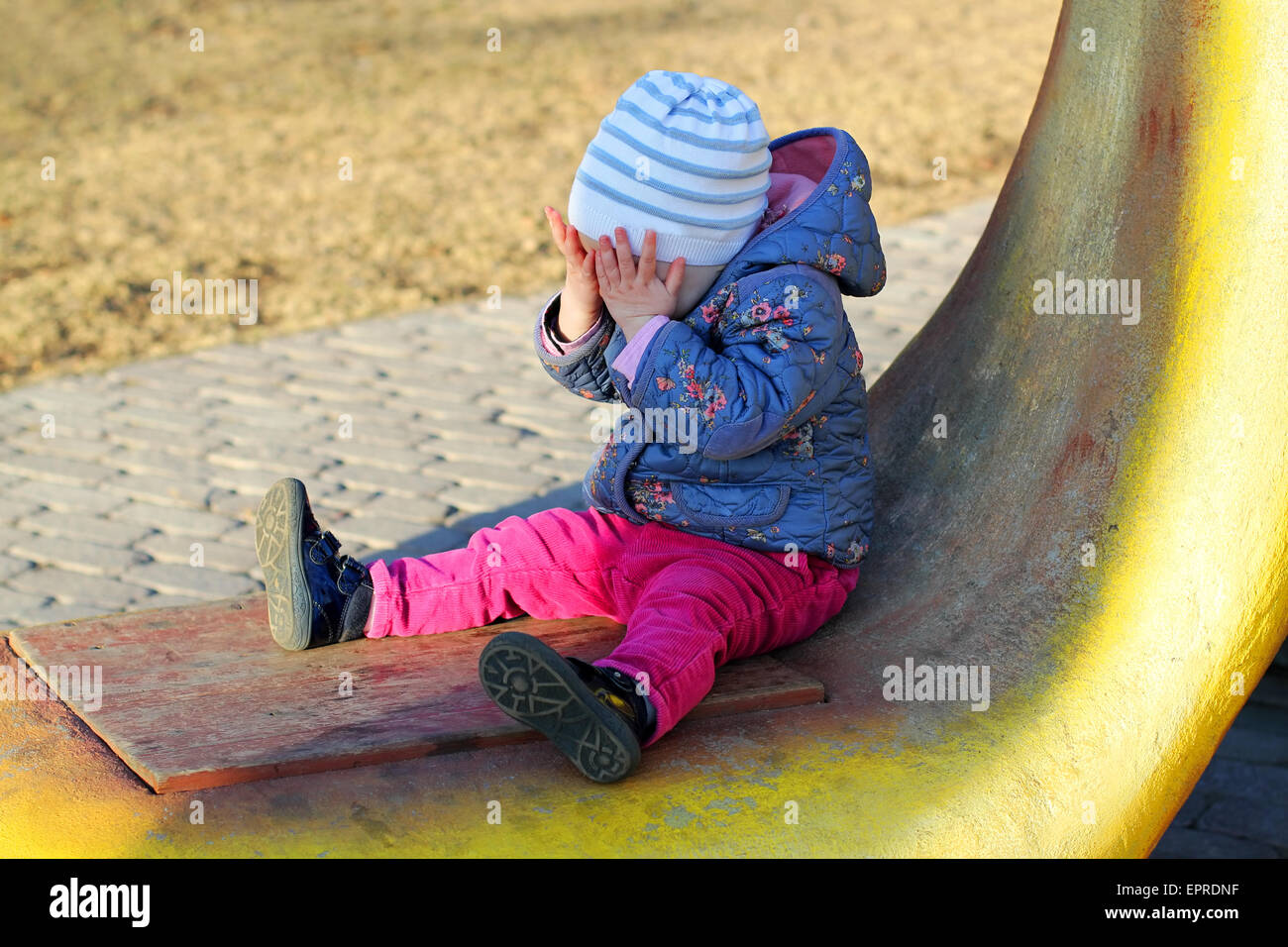 Crying girl child hi-res stock photography and images - Alamy