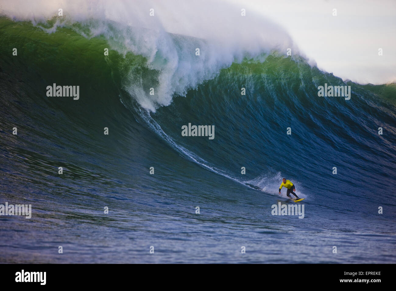 Big wave surfing hi-res stock photography and images - Alamy