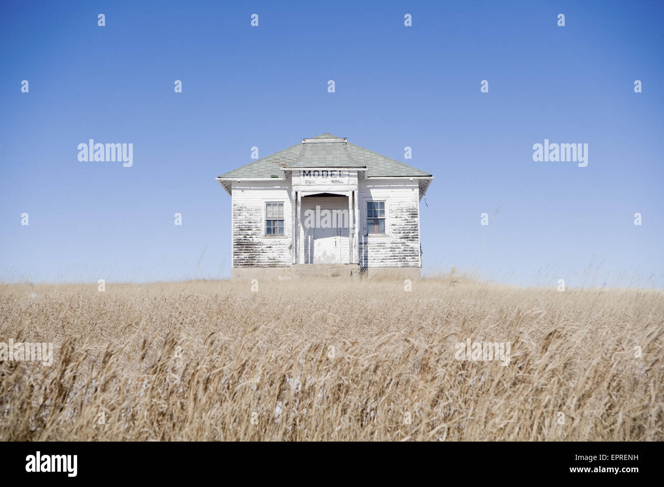 A lone house in the winter in North Dakota Stock Photo - Alamy