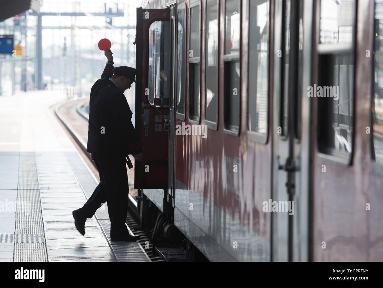 Erfurt, Germany. 21st May, 2015. A train conductor lifts the signalling ...