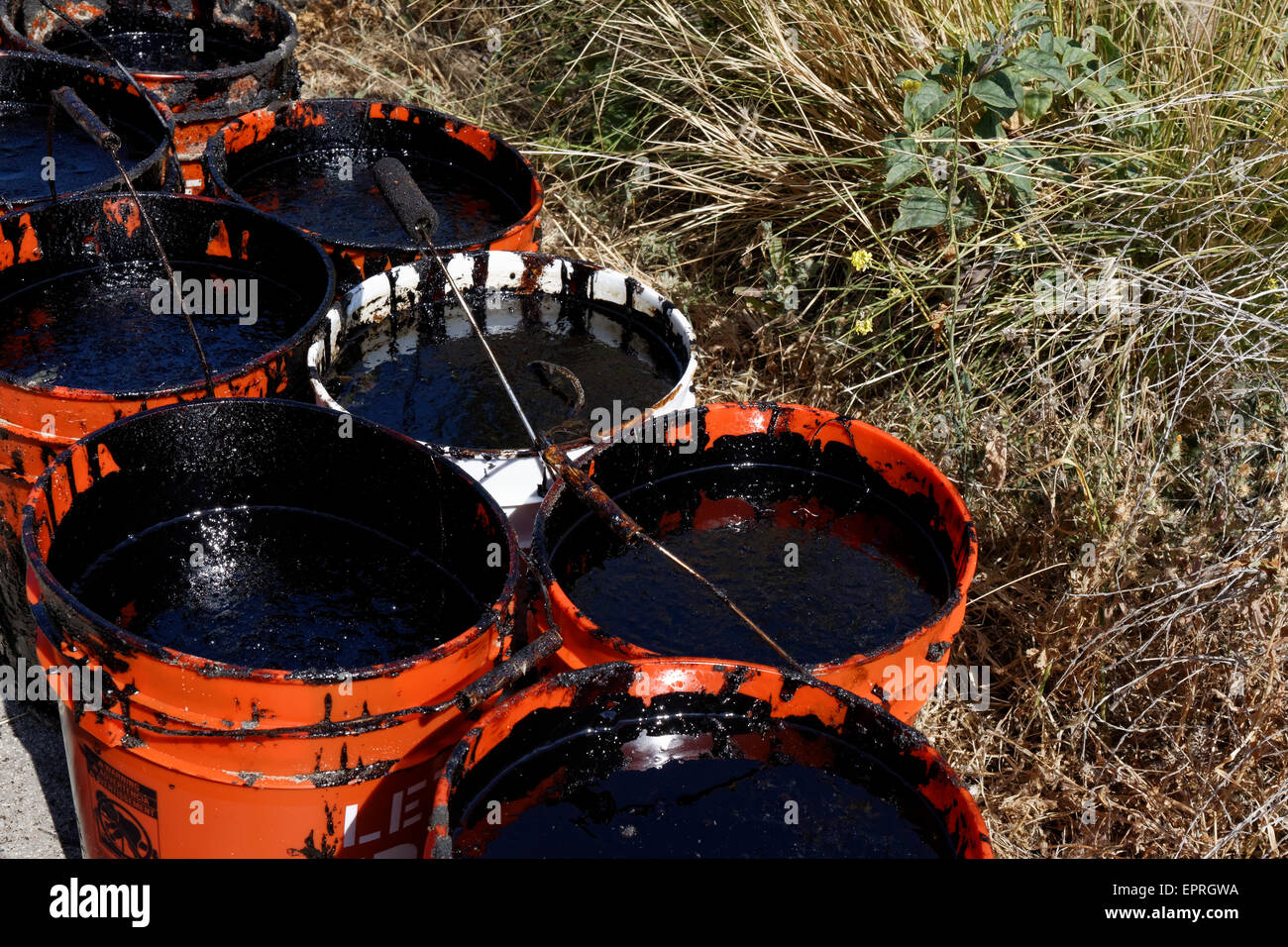 Oil spill cleanup hi-res stock photography and images - Alamy