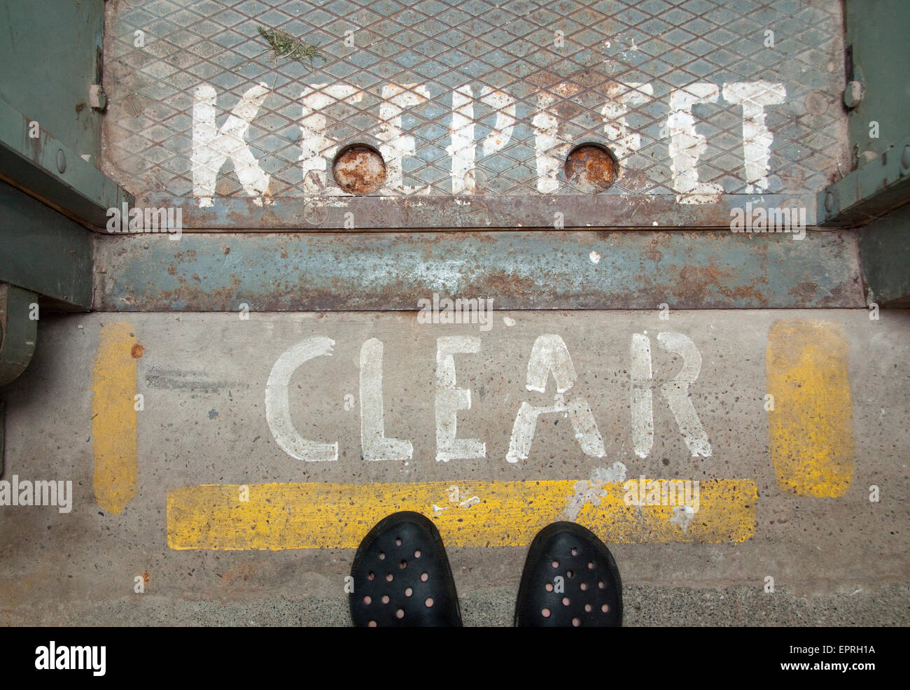 Bank security warning sign hi-res stock photography and images - Alamy